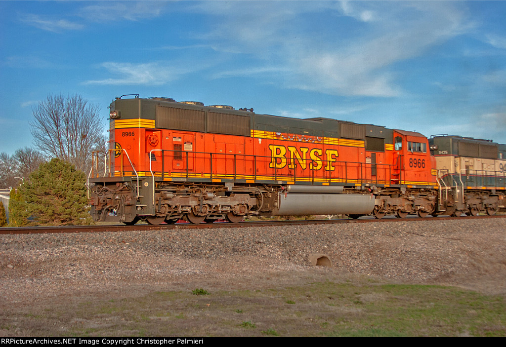 BNSF 8966